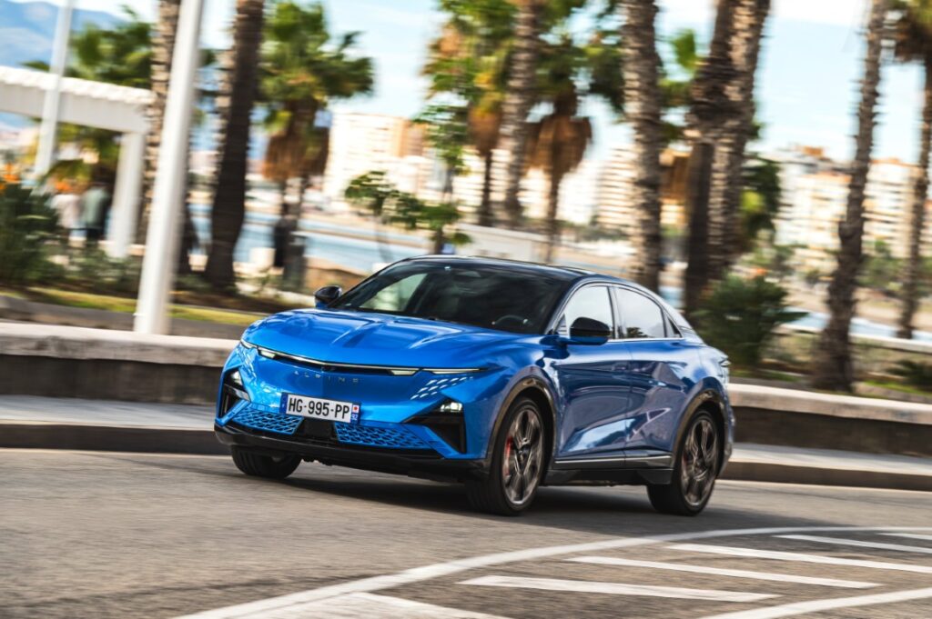 TEST | Alpine A390 GT, de sport fastback uit Dieppe | Octane magazine